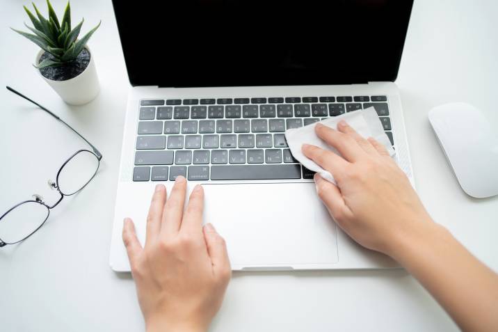 How to Stop Dust From Collecting on Your Desk | Airtasker US